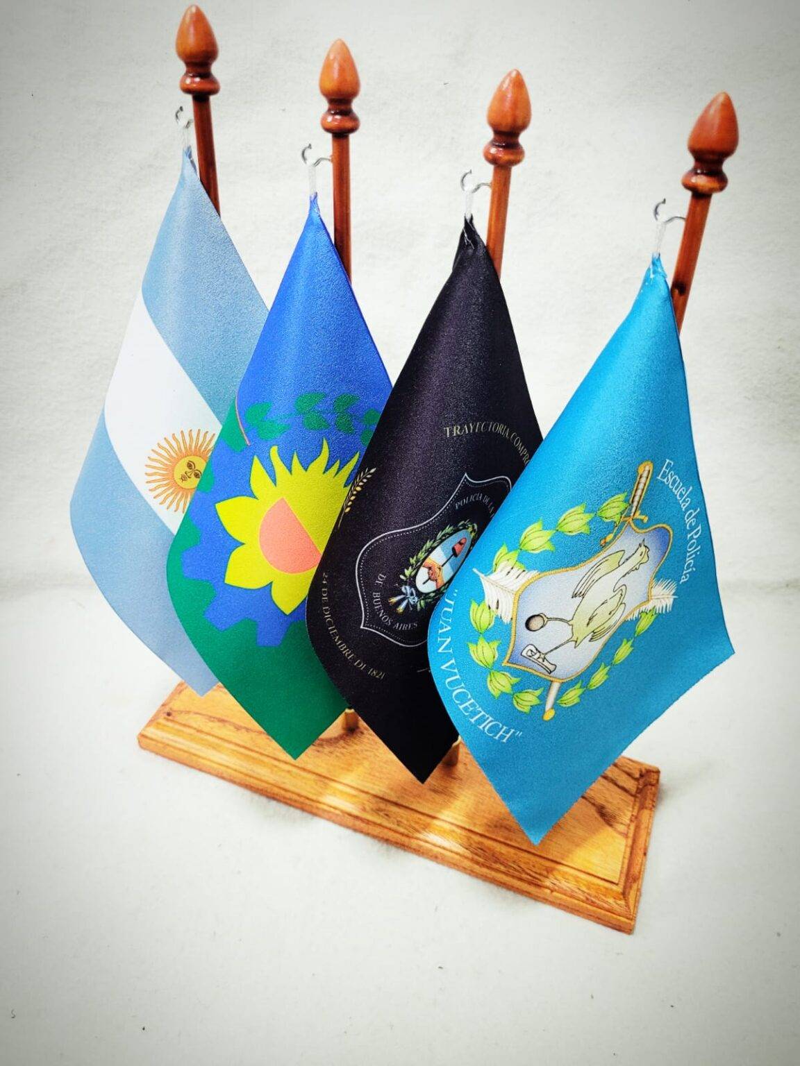 Base Banderín 4 mástil con Bandera para escritorio - QLQ Táctico